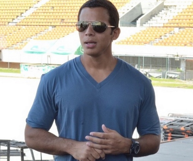 Saymon Díaz enfrenta sus críticos - Ensegundos.do