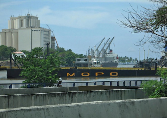 Puente flotante sobre el Ozama puede colapsar en cualquier momento - Ensegundos.do