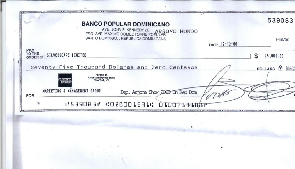 El cheque que entregó Saymon Díaz a Ricardo Arjona - Ensegundos.do