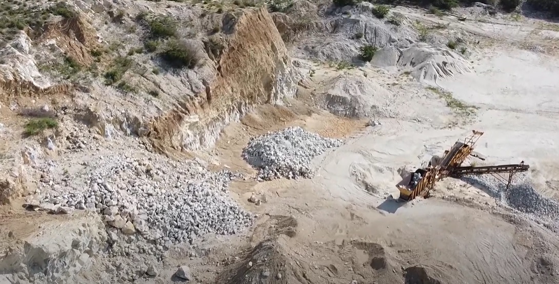 Trabajadores de mina de yeso de Canoa exigen se les permita trabajar - Ensegundos.do