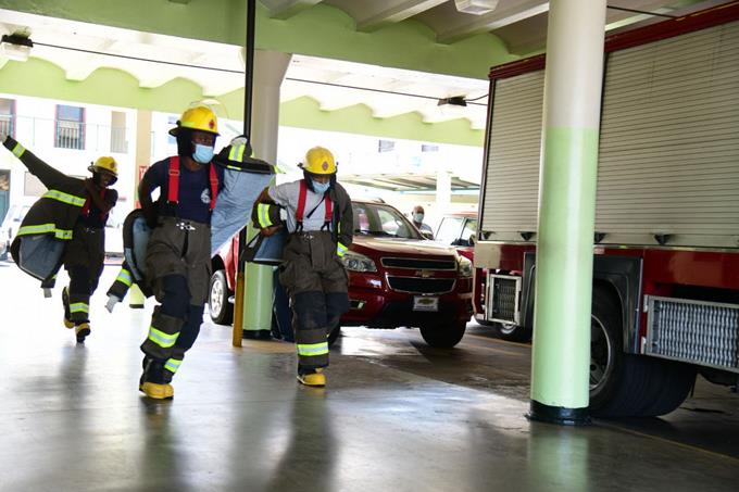 Bomberos dominicanos: Héroes forjados al calor de los eventos de alto ...