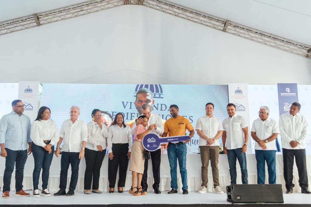 El gobierno entrega 100 apartamentos en “Mi Vivienda Hato Nuevo” - Ensegundos.do